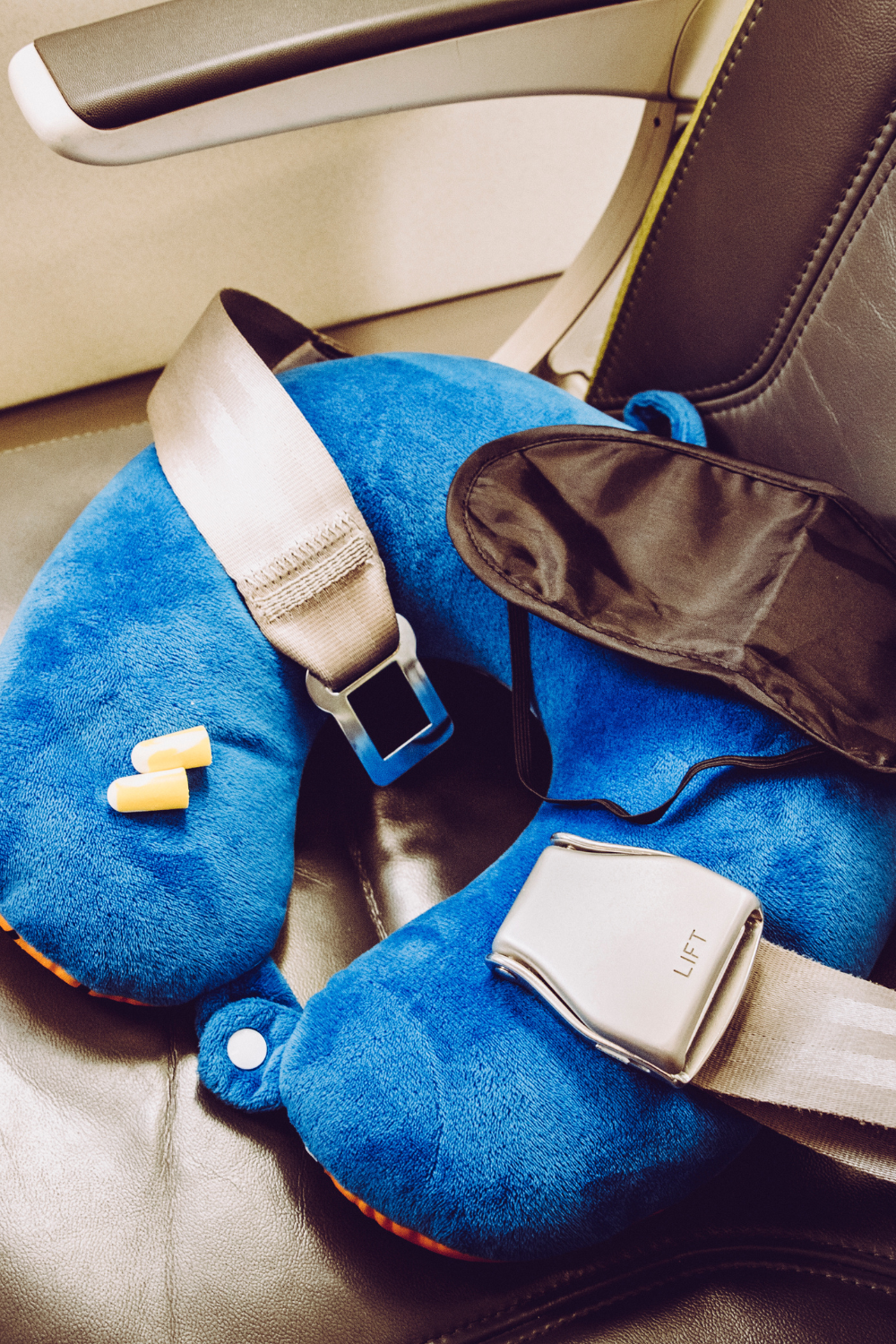 The Ultimate Travel Essentials Kit List | 25+ Must Have Travel Items ...