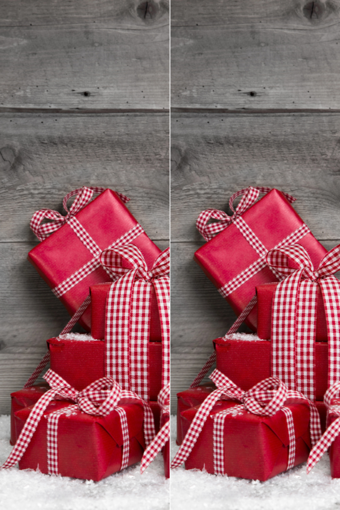 25 Perfect Christmas gifts for Travelers for under $50 | 2024 - Chasing ...